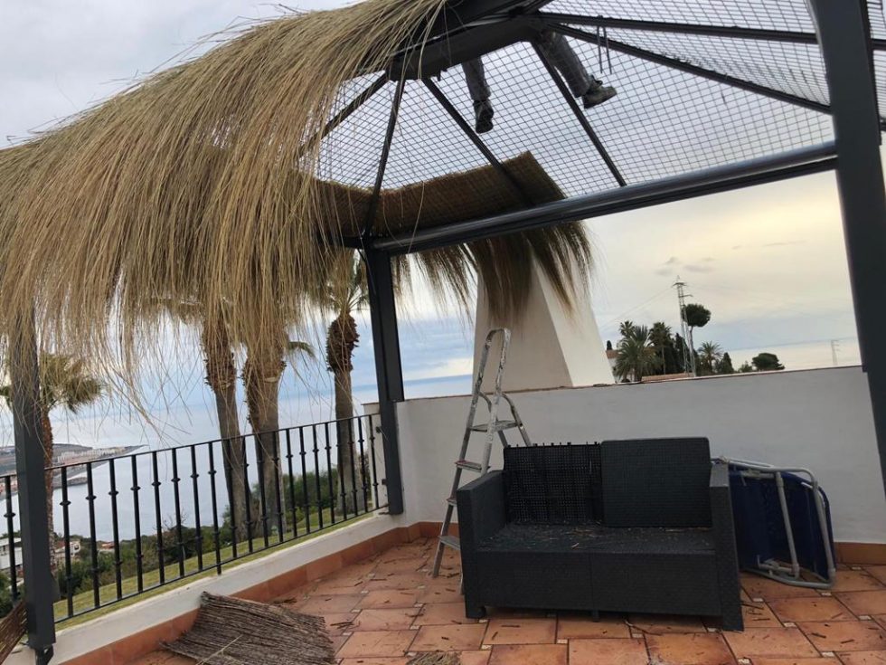 Pérgola de carrizo en sombra - PERGOLAS CORTESUR